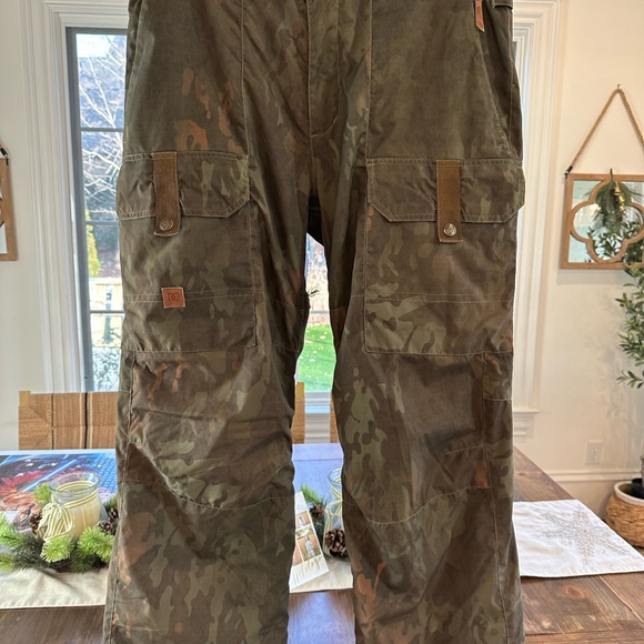 DC Shoe | Pants | Mens Dc Camo Snowboarding Pants Large | Poshmark